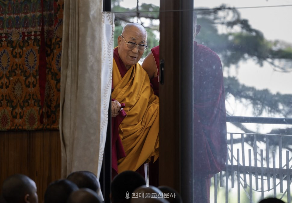 달라이라마, 무릎 치료 위해 미국 방문